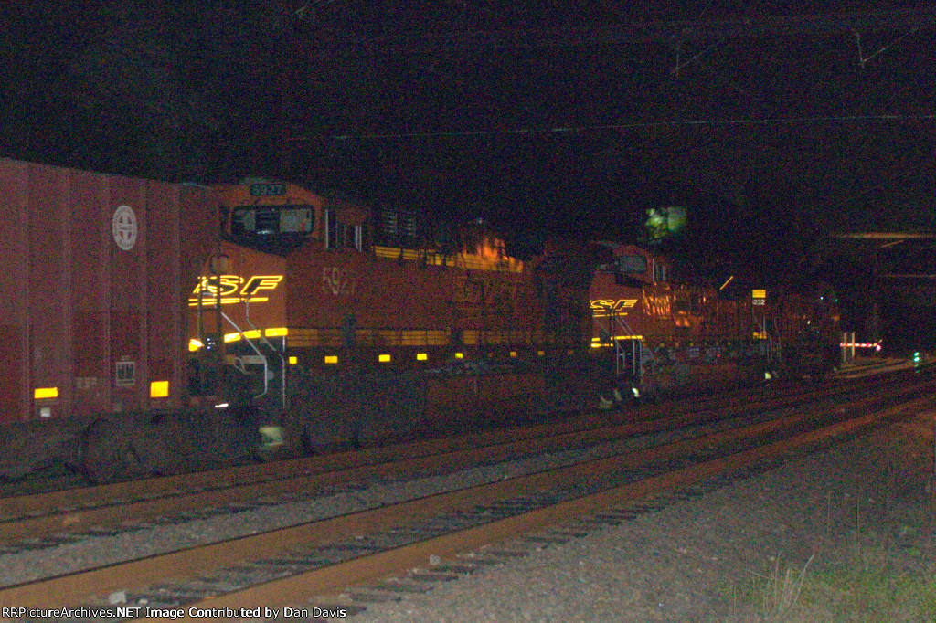 BNSF ES44AC 5927 trails on K040-29